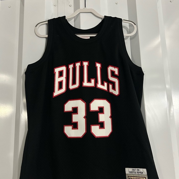 Mitchell & Ness | Shirts | Mitchell Ness Scottie Pippen Alt Bulls ...